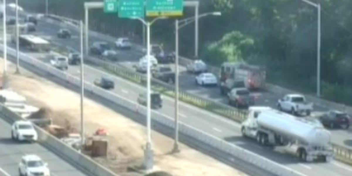 2-vehicle crash slows traffic on Wilbur Cross Parkway in Meriden 2-vehicle crash slows traffic on Wilbur Cross Parkway in Meriden